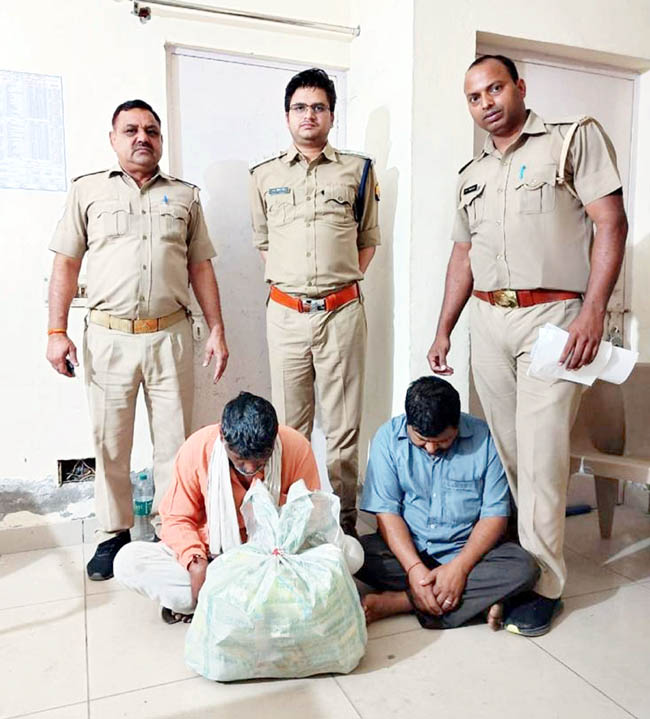 ढाबे की आड़ में ग्राहकों को खाने के साथ देता था शराब की सुविधा - UdayBhoomi