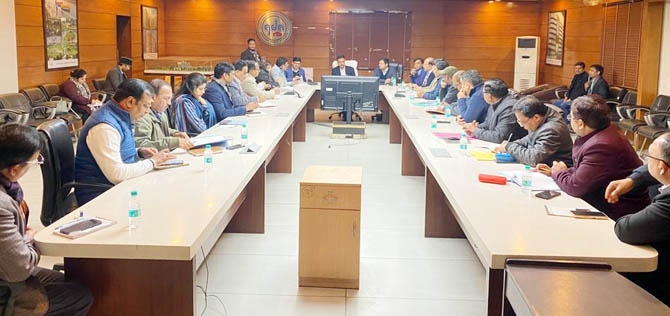 इन्वेस्टर समिट आयोजन की तैयारी ने पकड़ा जोर, डीएम ने की समीक्षा