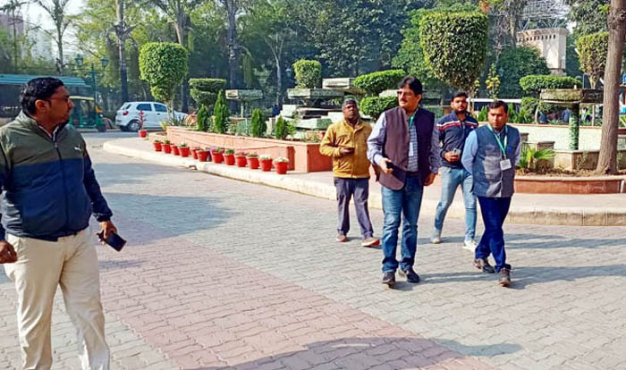 कूड़े का निस्तारण नही करने पर 5 संस्थाओं पर ग्रेटर नोएडा प्राधिकरण के ...