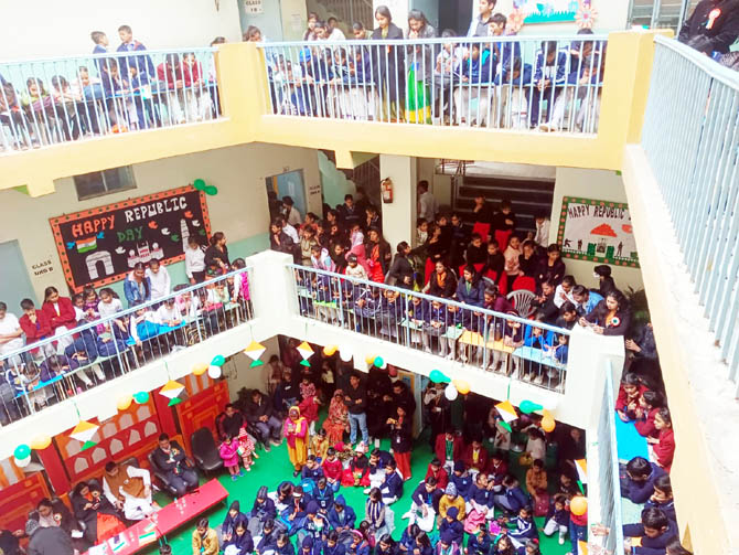 गौतम पब्लिक व रोज वैली स्कूल में धूमधाम से मनाया गया गणतंत्र दिवस बच्चों ने देशभक्ति कार्यक्रम ...