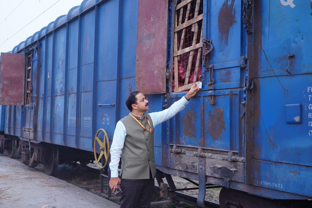 कांदा एक्सप्रेस के जरिए पांचवीं बार दिल्ली पहुंचा प्याज का स्टॉक - UdayBhoomi